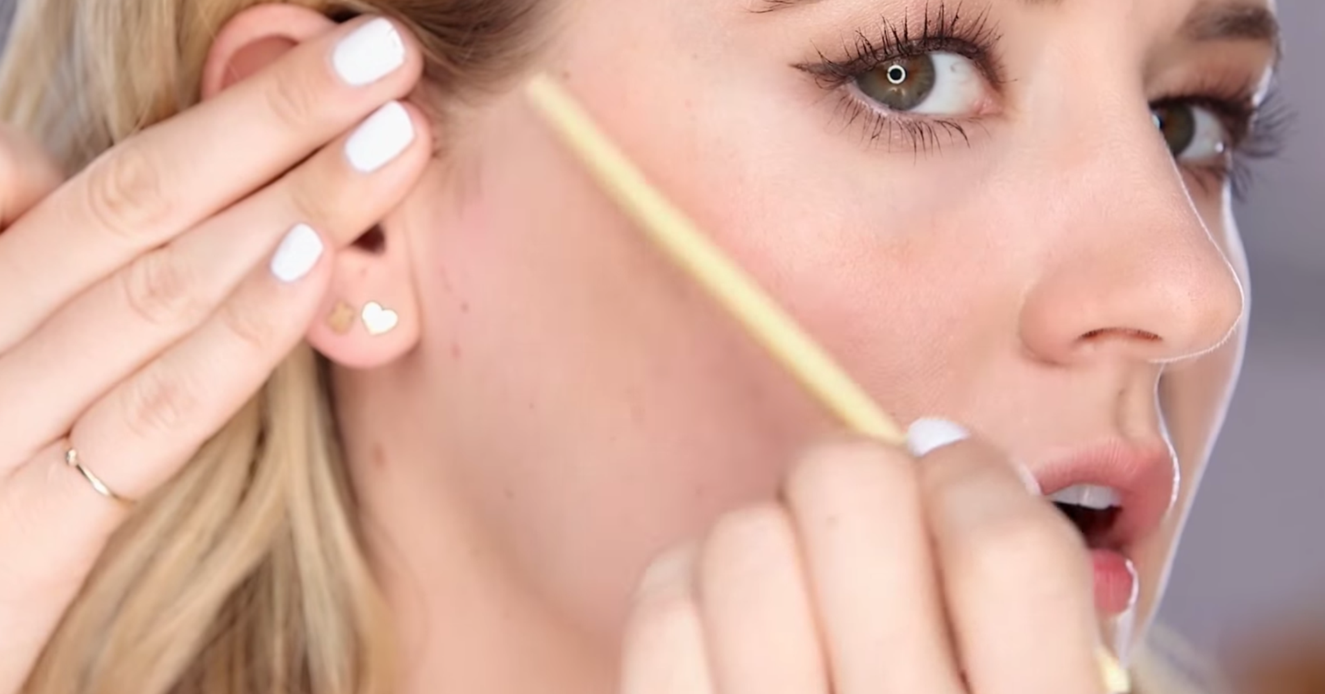 A Lot Of Women Are Shaving Their Faces Here s What You Need To Know 