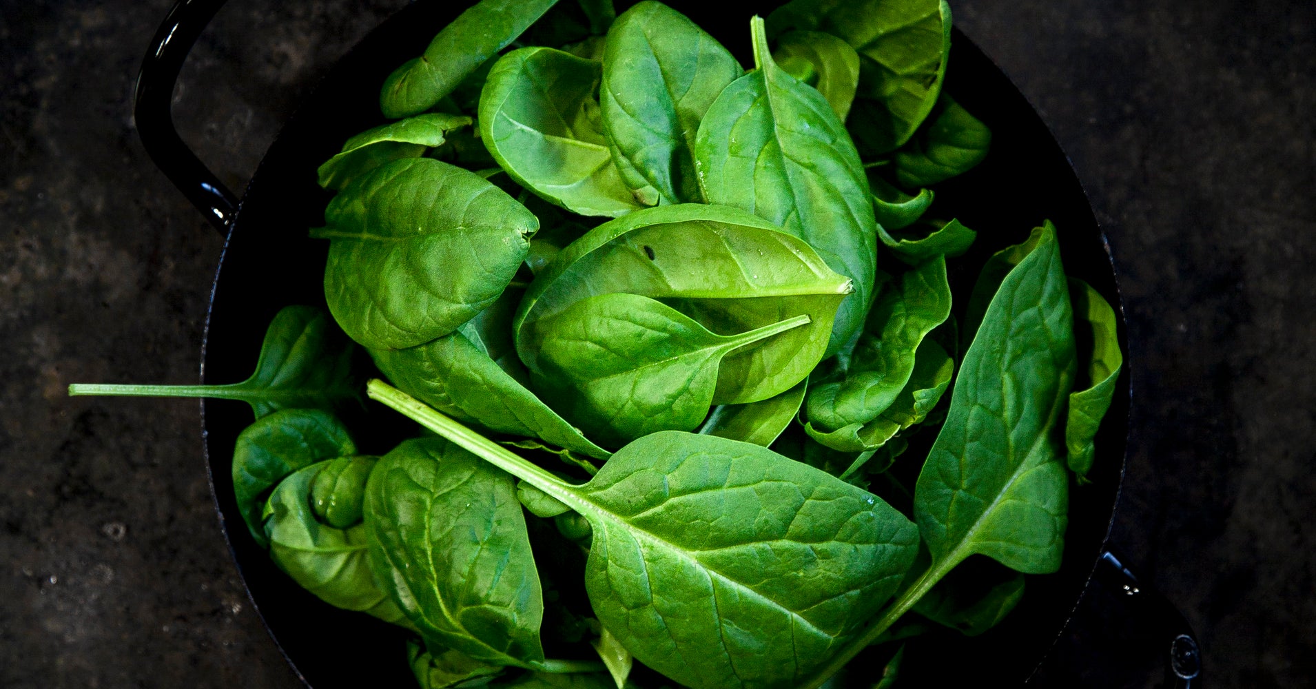 So Thats Why Spinach Makes Your Teeth Feel Weird Huffpost