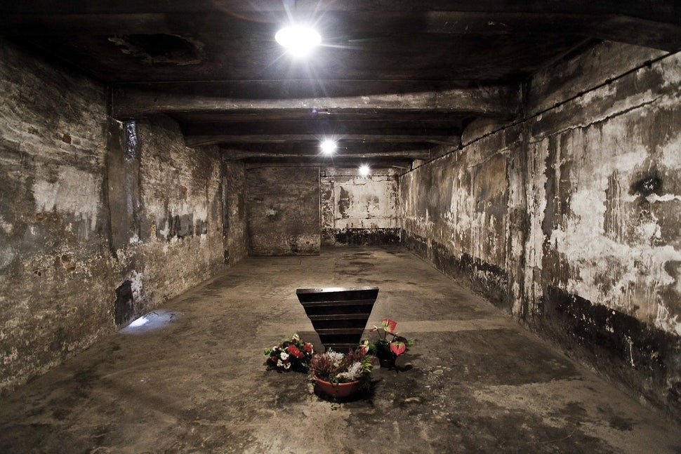 Photographer Documents The Haunting Journey To Auschwitz | HuffPost
