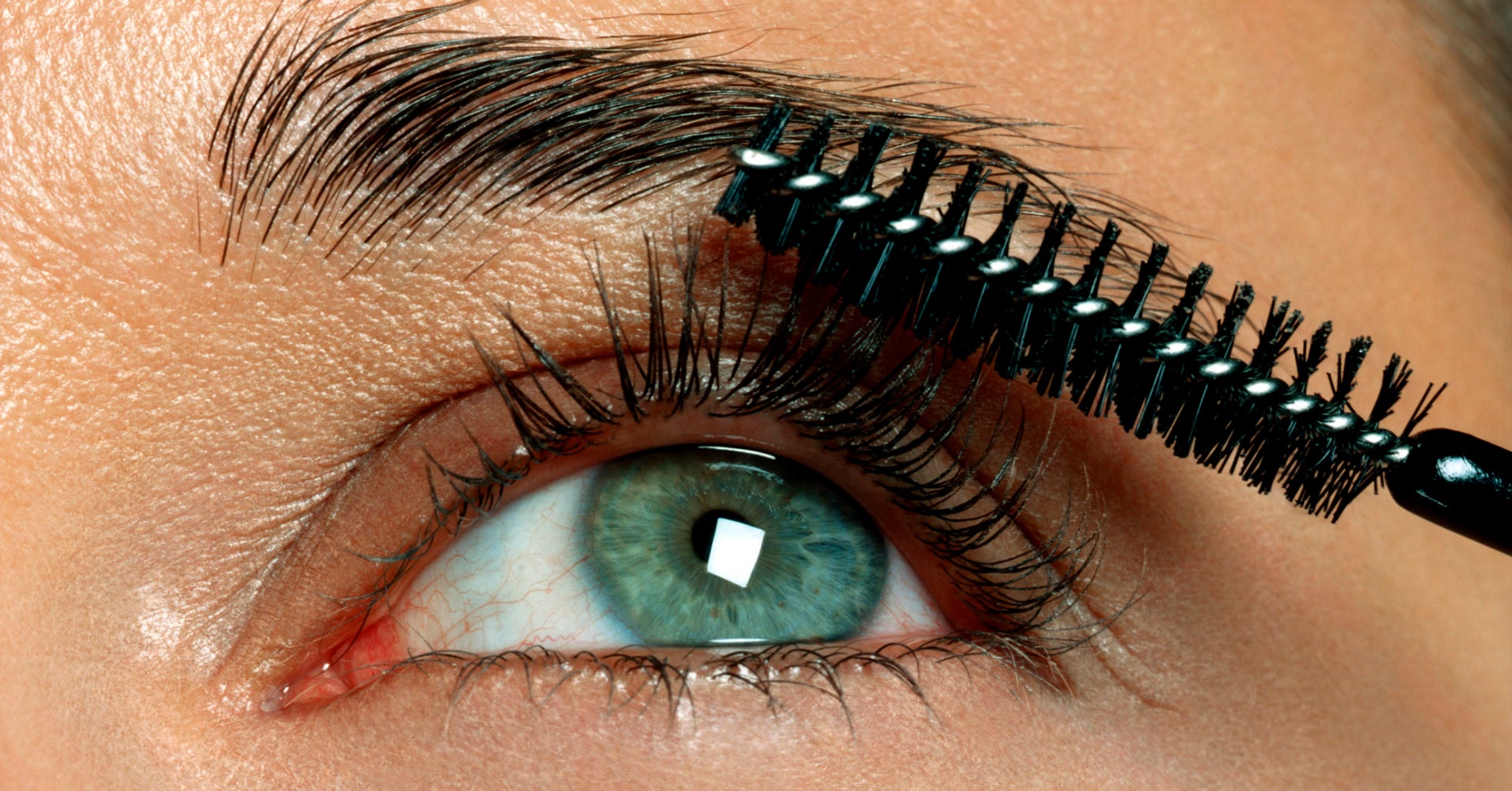 The 'Smush And Pull' Is The World's Easiest Mascara Trick | HuffPost