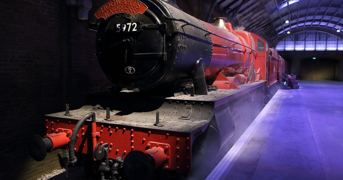 The REAL Hogwarts Express Is Now Open At Warner Bros. Studio London ...