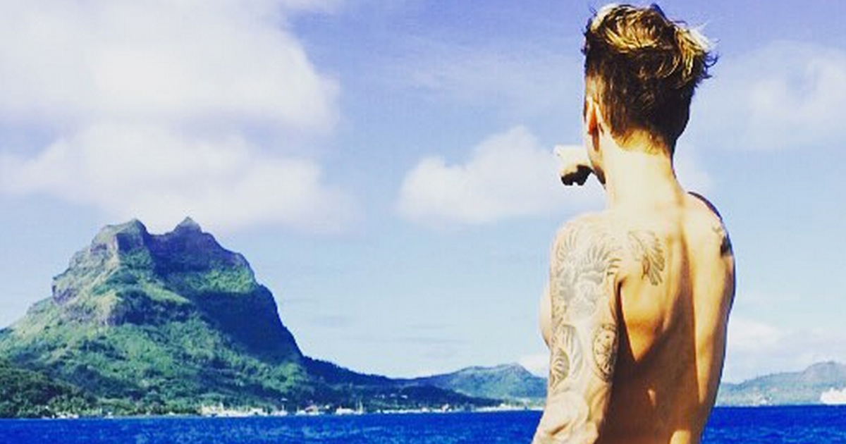 Justin Bieber Is Butt Naked On A Boat In Latest Instagram Photo ...