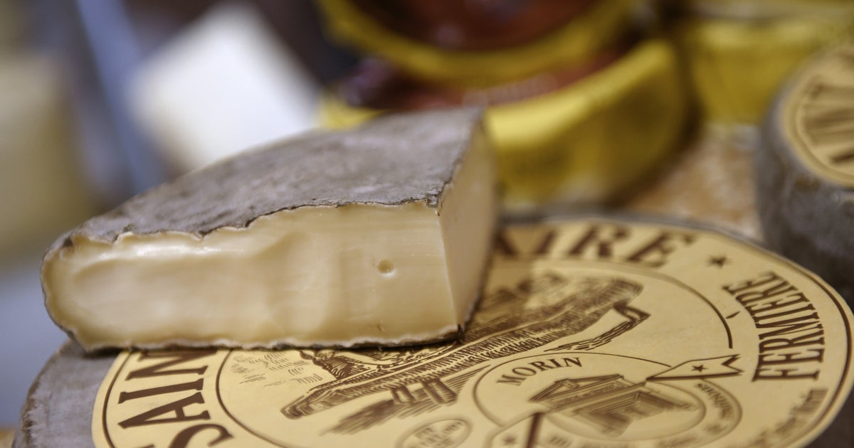 16 Unbelievable Things You Never Knew About Your Favorite Cheeses ...