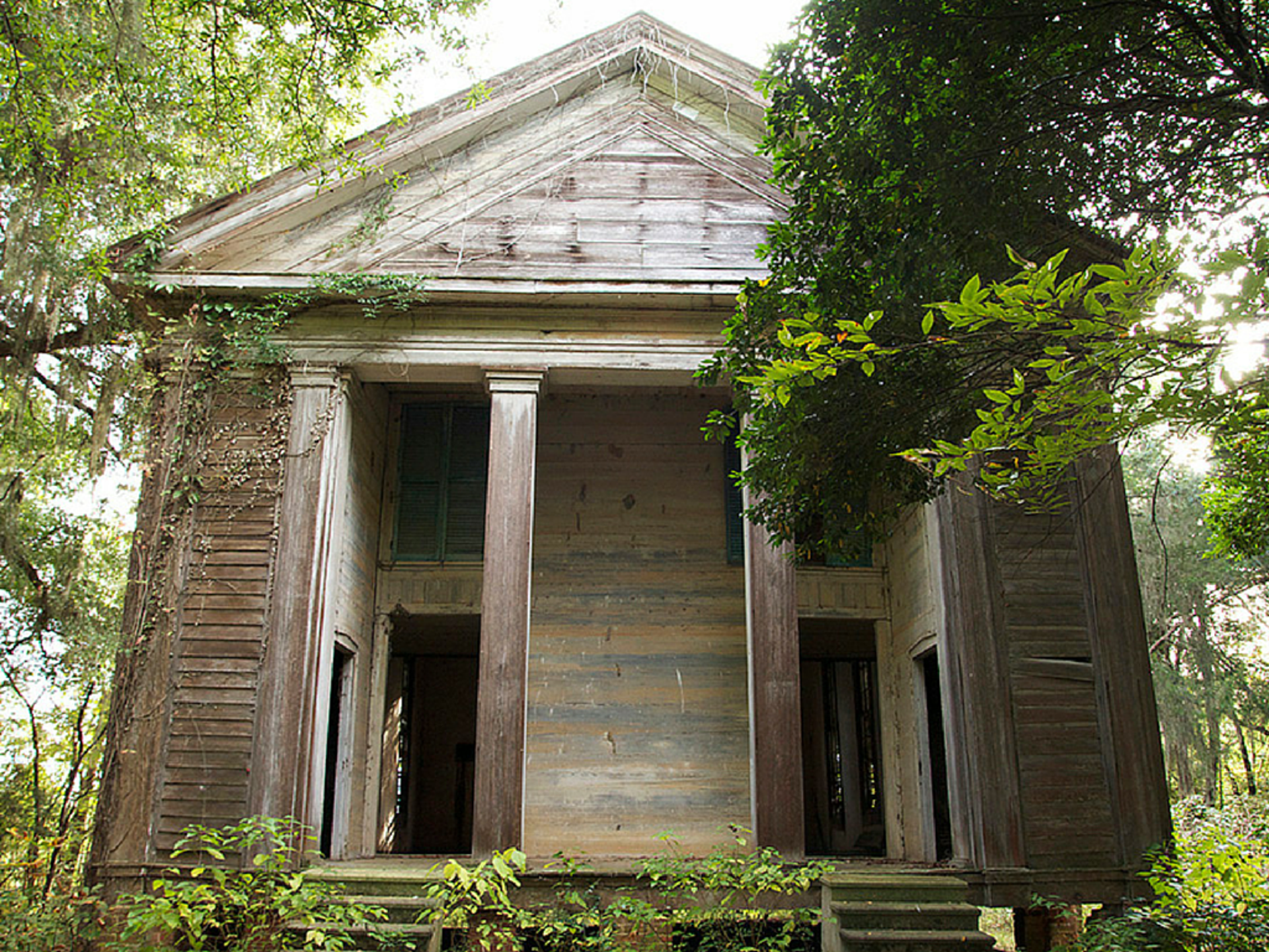 These Abandoned Rural Churches Are Still Powerful Sacred Spaces ...