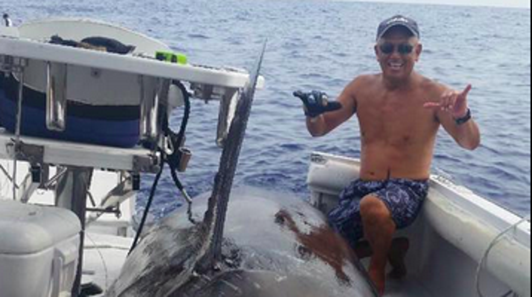 Guy Catches A Massive 1,368-Pound Marlin Off Hawaiian Coast | HuffPost null
