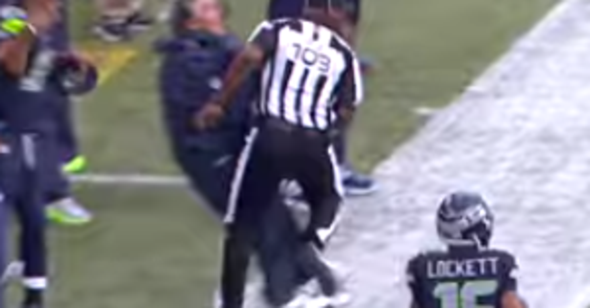 Pete Carroll Got Totally Wiped Out By A Ref On The Sideline | HuffPost ...