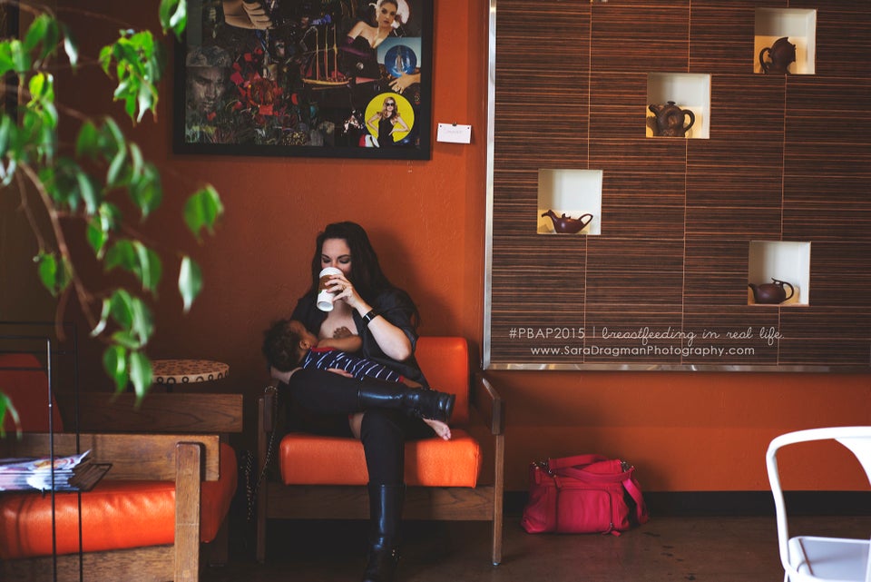 25 Candid Photos That Show Breastfeeding Is Beautiful Wherever You