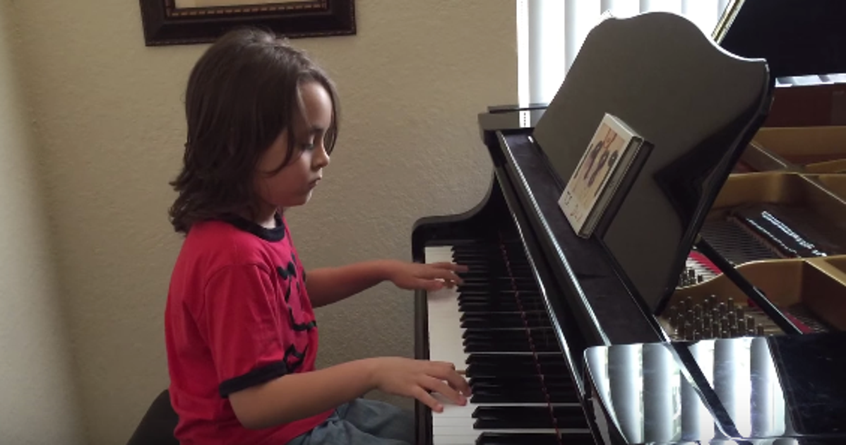 7-Year-Old With Autism Wows Taylor Swift With '1989' Piano Medley ...