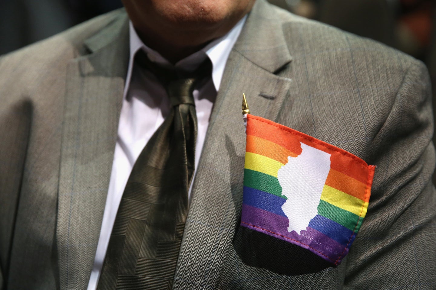 Illinois Bans Gay Conversion Therapy For LGBT Youths | HuffPost Latest News