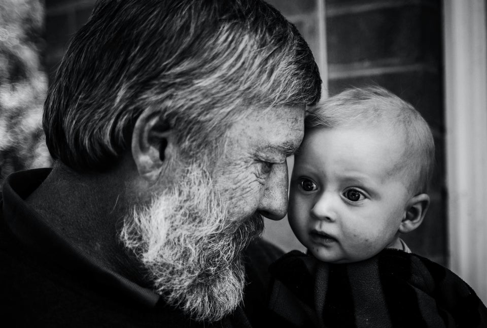 18 Photos Reveal What Grandparenting Looks Like Around The World ...