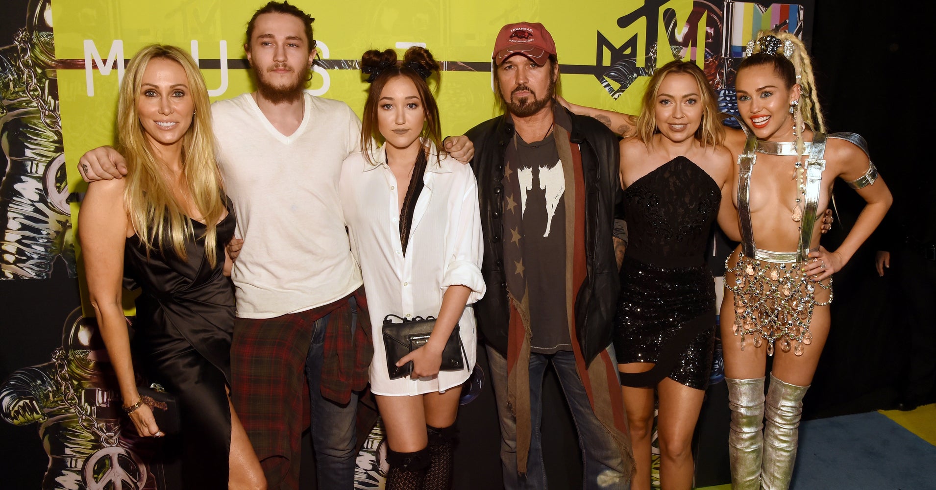 The Whole Cyrus Family Hits The VMAs To Support Hostess With The ...