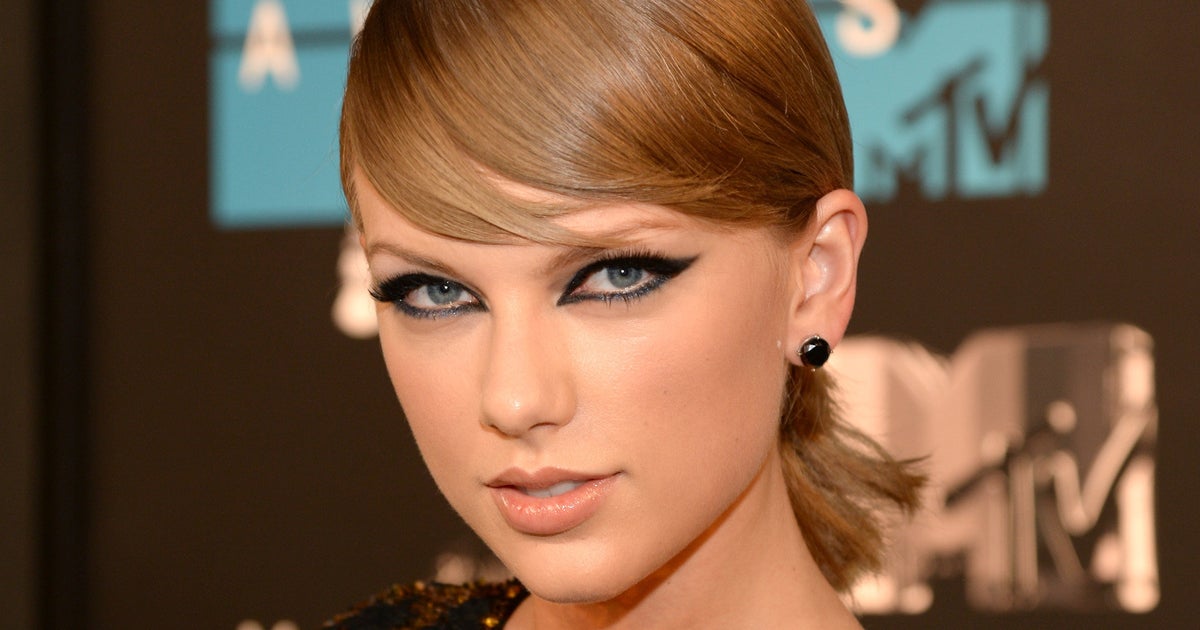 Taylor Swift Wins Video Of The Year For 'Bad Blood' At 2015 VMAs ...