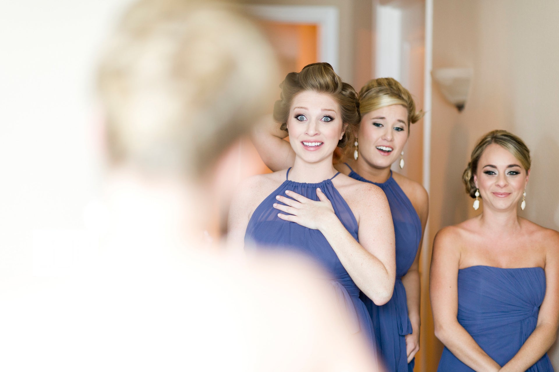 19 Bridal Party 'First Look' Photos That Capture Friendship At Its ...