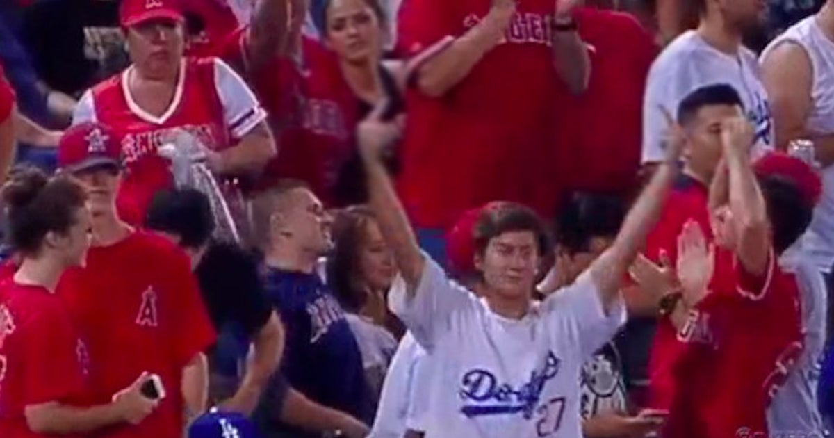 Spinning, Middle Finger-Waving Dodgers Fan Is The Perfect Thing ...