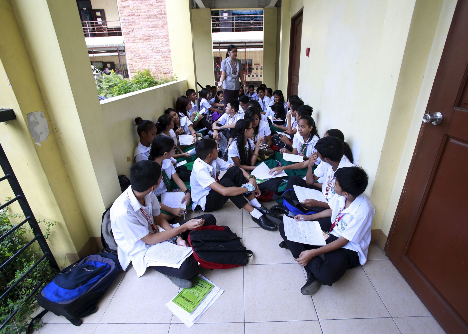 Striking Photos Show What Classrooms Around The World Look Like ...