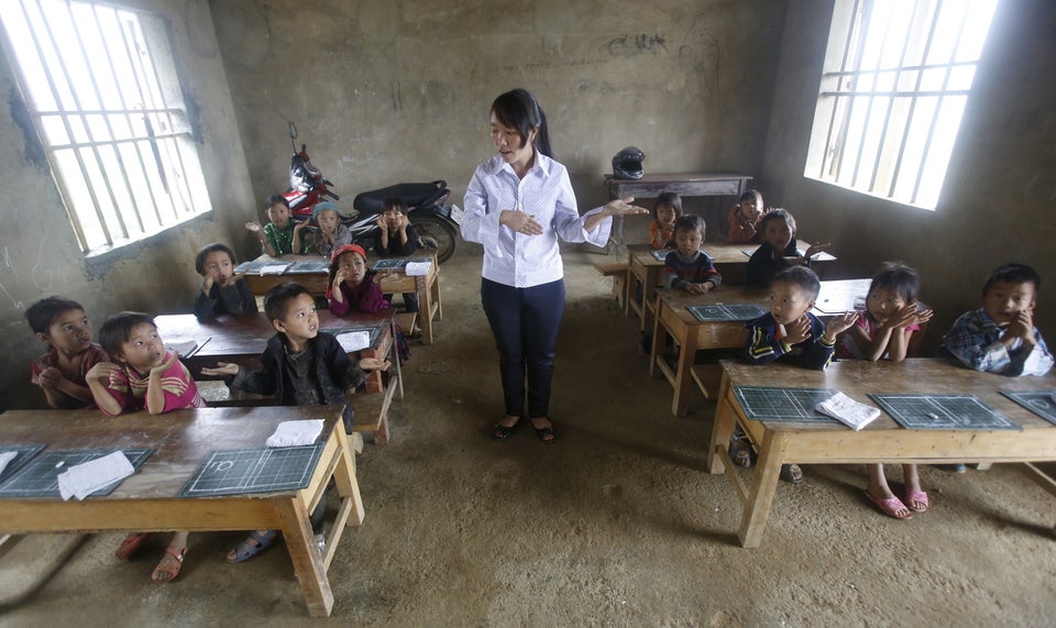 Striking Photos Show What Classrooms Around The World Look Like ...