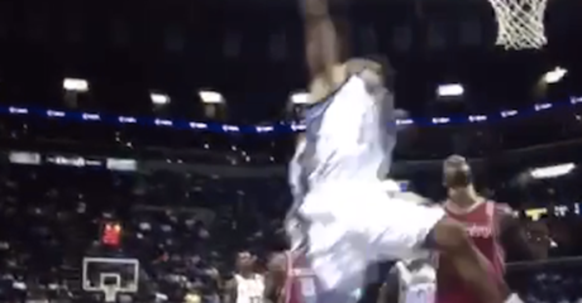 38-Year-Old Vince Carter Gets Blocked By The Rim During Simple Dunk ...