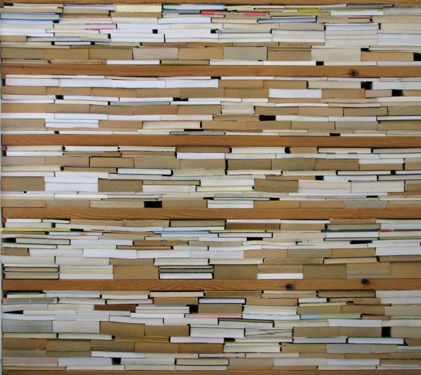 A Pretty, Impractical Way To Organize Your Bookshelf | HuffPost ...
