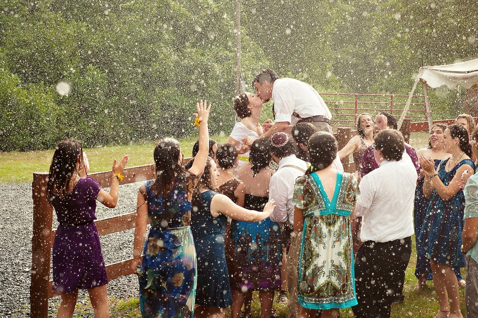 25 Couples Who Made The Most Of Some Bad Wedding Day Weather | HuffPost ...