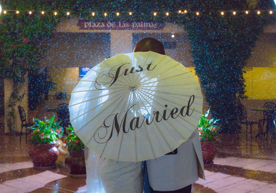 25 Couples Who Made The Most Of Some Bad Wedding Day Weather | HuffPost ...