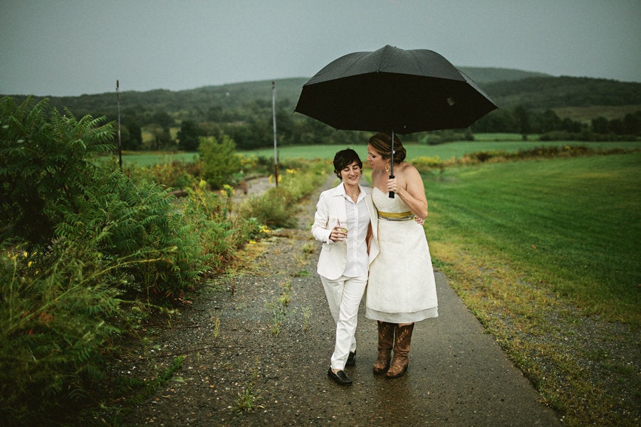 25 Couples Who Made The Most Of Some Bad Wedding Day Weather | HuffPost ...