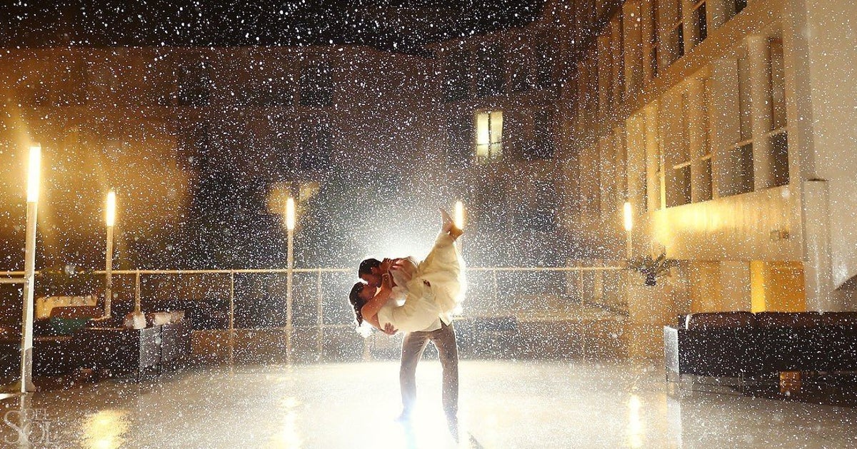 25 Couples Who Made The Most Of Some Bad Wedding Day Weather | HuffPost ...