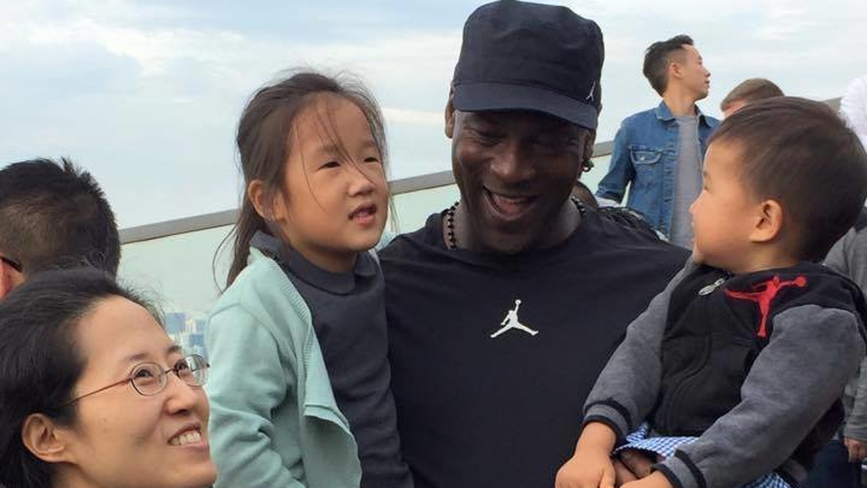 Michael Jordan Surprises Family Of Late Air Jordan Employee In China ...