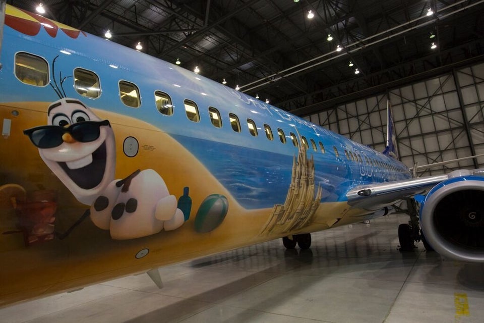 Disney's New 'Frozen' Plane Makes It Harder Than Ever To 'Let It Go ...