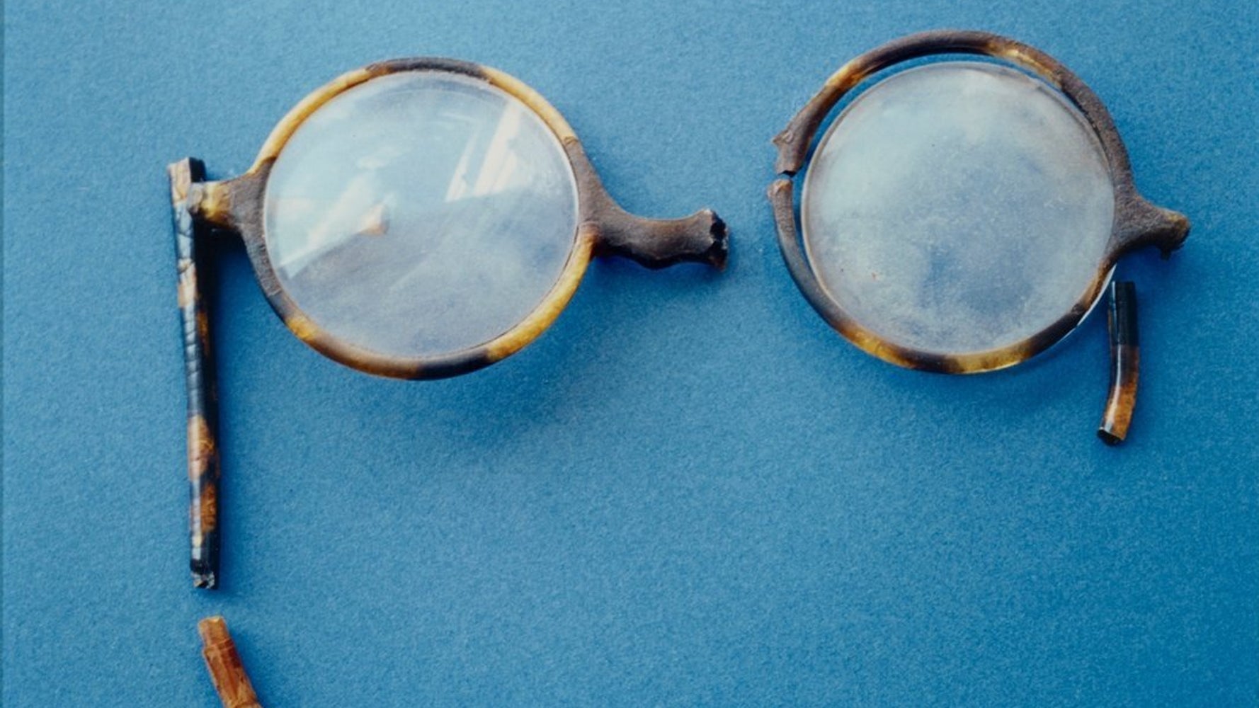 Haunting Photos Of The Everyday Objects That Survived The Atomic Bomb ...