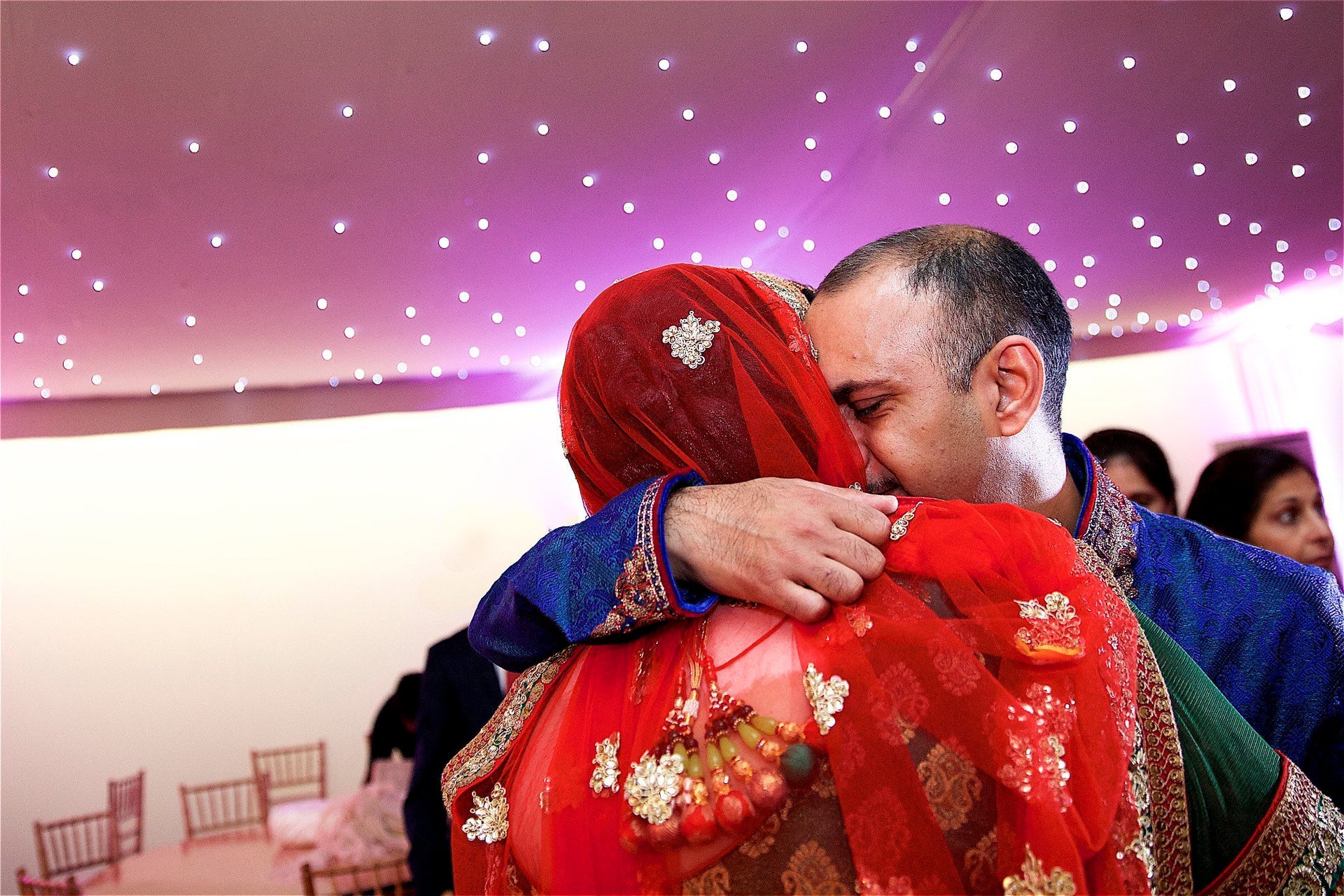 17 Wedding Photos That Perfectly Capture Sibling Love | HuffPost Life