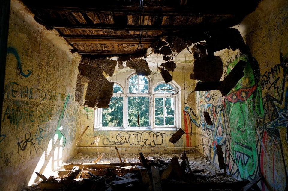 These Photos Of Abandoned Places Around The World Are REAL Creepy ...