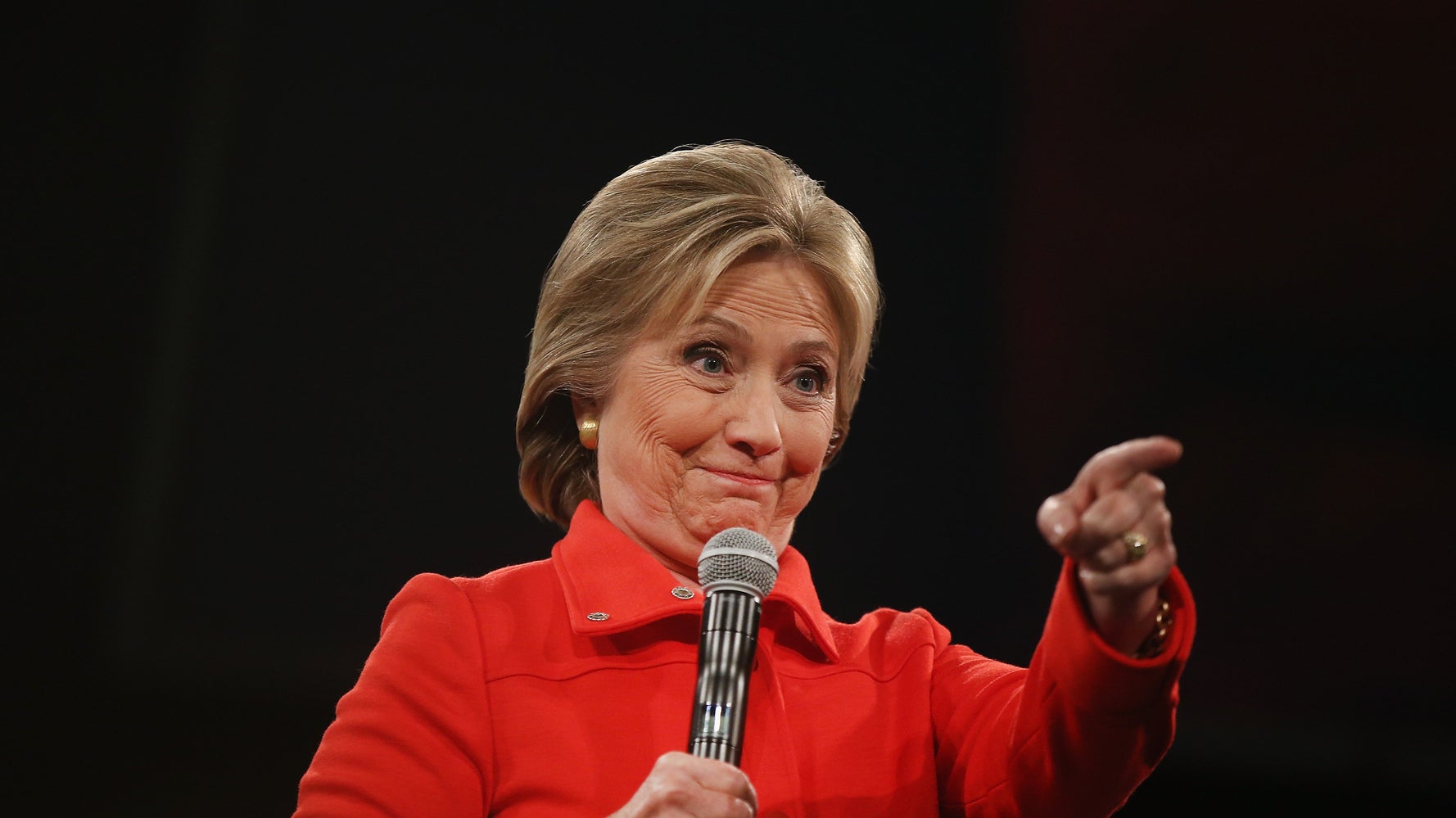 Hillary Clinton Had To Have Someone Teach Her How To Type A Smiley Face ...