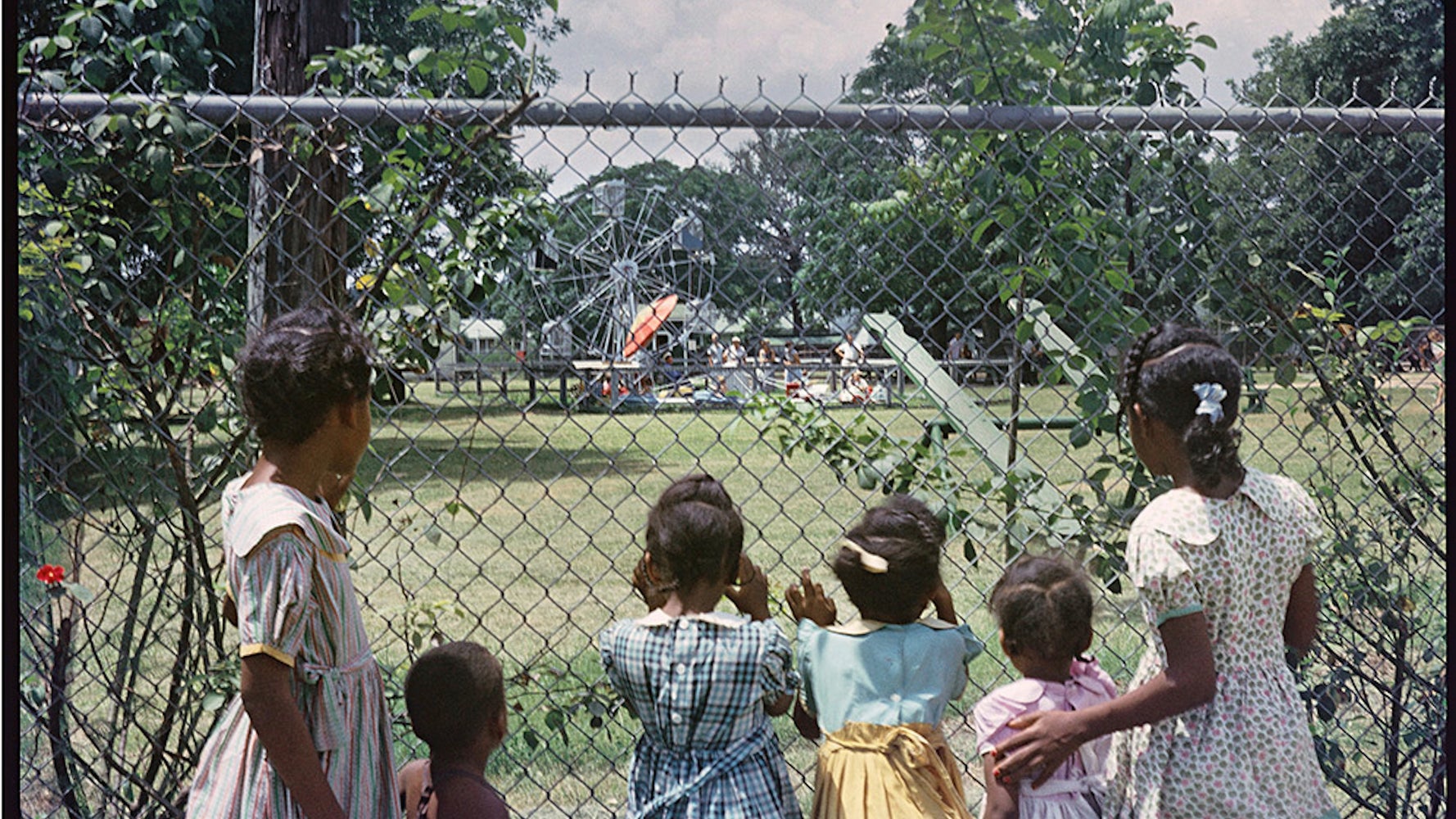 Gordon Parks' Photo Essay On 1950s Segregation Needs To Be Seen Today ...