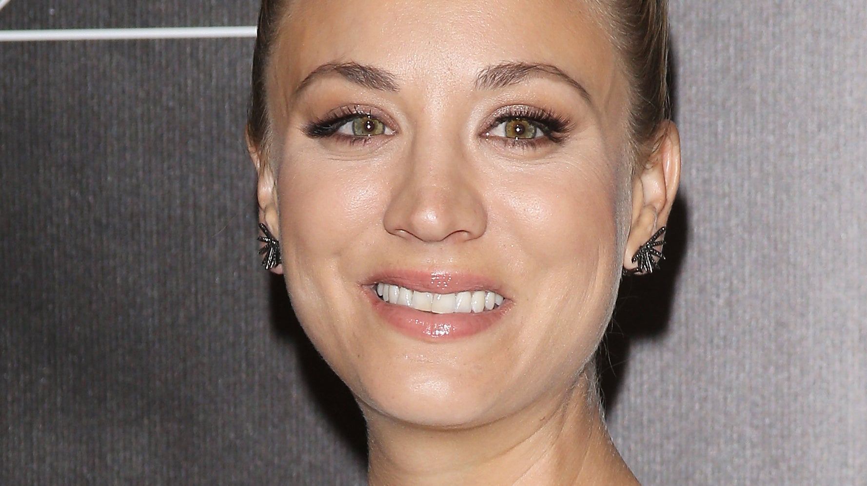 Kaley Cuoco Wears Shorts And A Halter Top To 'Fallout 4' Event | HuffPost