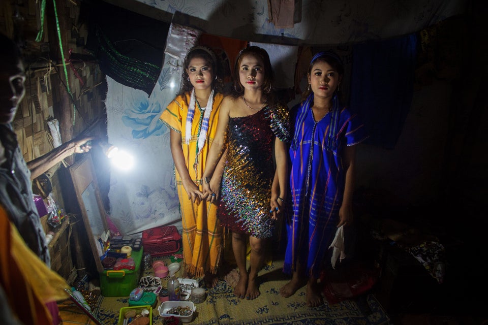 Daily Life In Myanmar: Photos Capture Country's Timeless Beauty ...