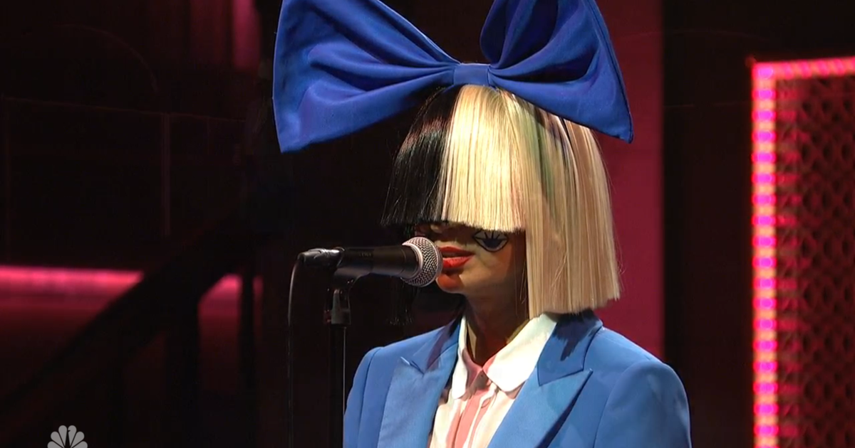 Sia Makes A Powerful Return To 'SNL' With Two Emotional Performances ...
