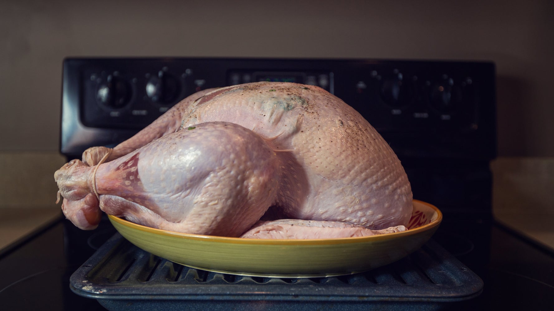 How To Truss A Turkey Like A Thanksgiving Boss | HuffPost Life
