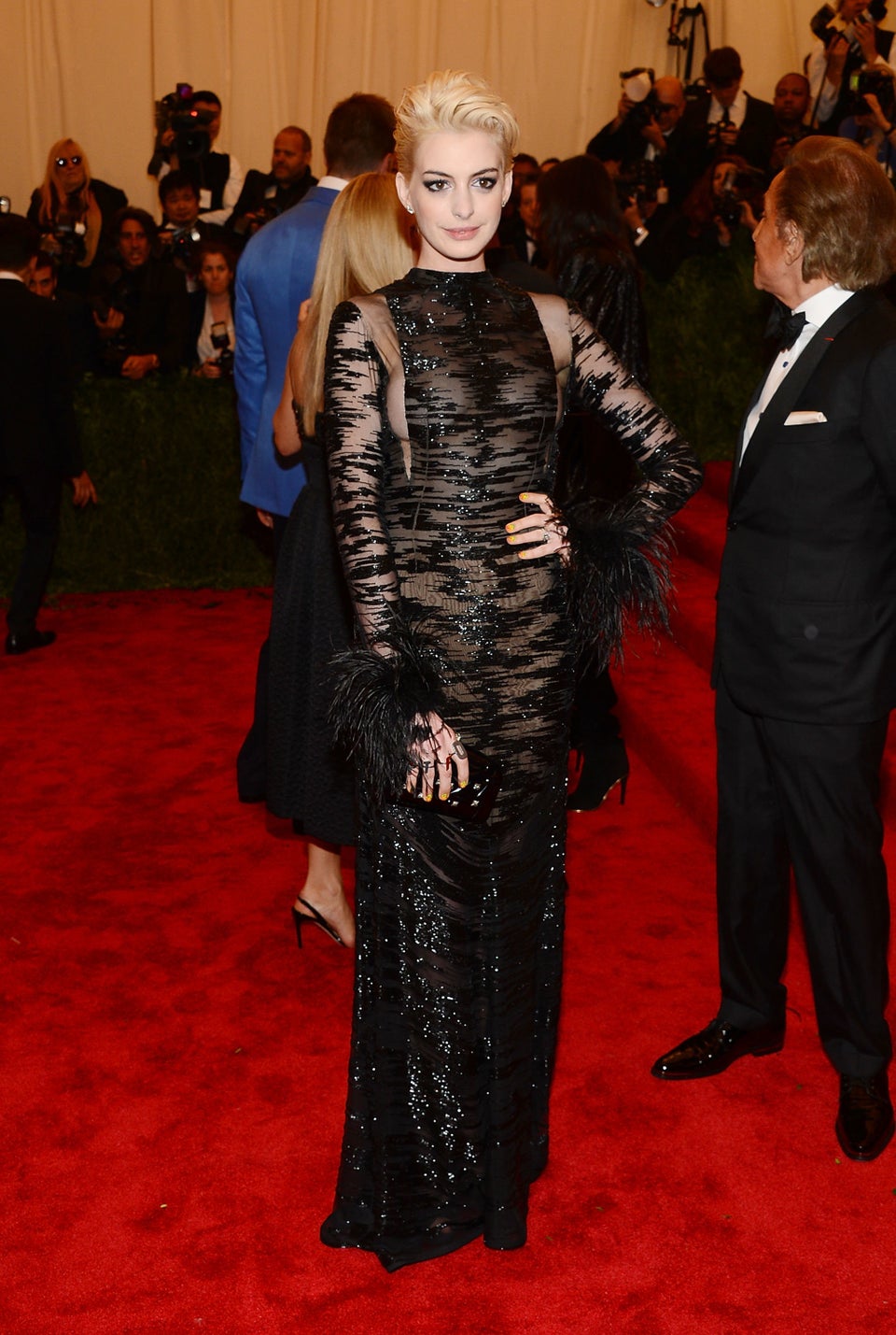 Anne Hathaways Style Has Gone From Safe To Sexy Huffpost Life