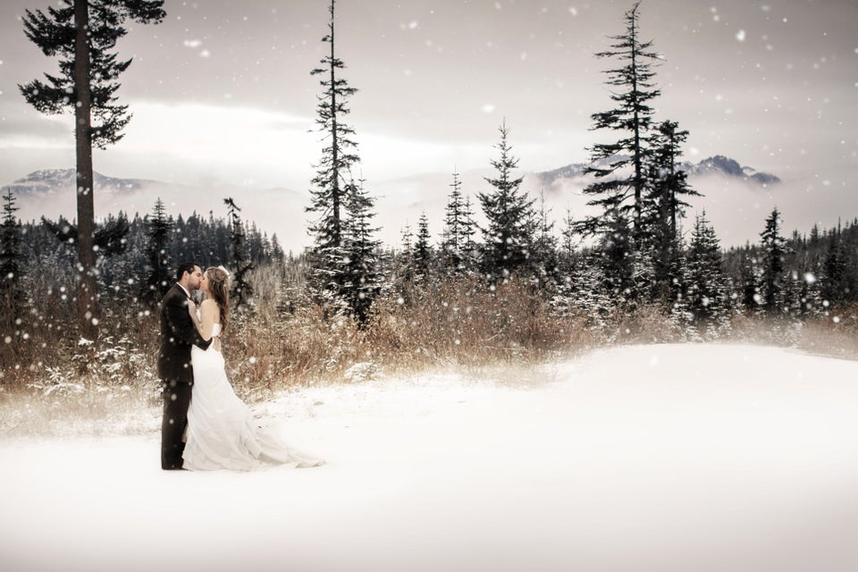 26 Snowy Wedding Photos That Capture The Romance Of Winter | HuffPost Life