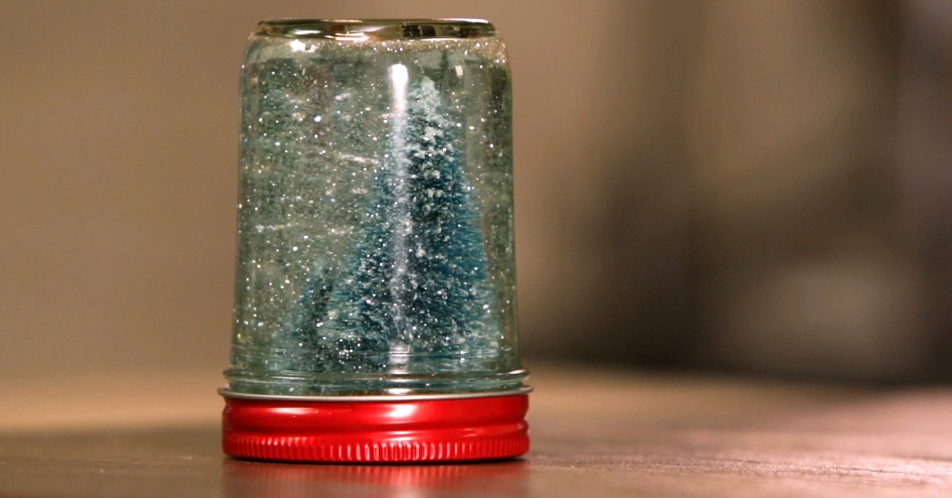 Mason Jar Snow Globes Are This Season s Most Adorable DIY HuffPost mason-jar-snow-globes-are-this-season-s-most-adorable-diy-huffpost