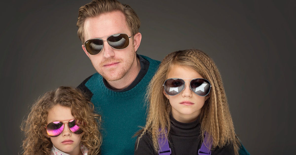 If Family Portraits Were Up To Dad, This Is What They'd Look Like ...