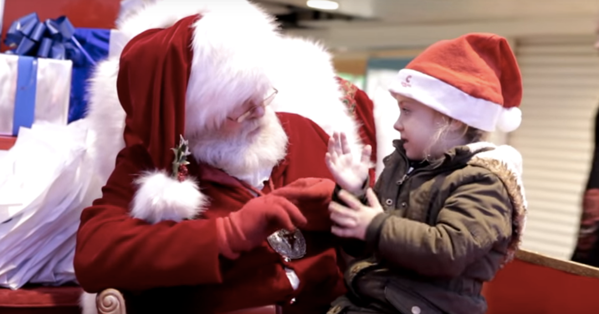 The Sweet Moment Santa Used Sign Language To Connect With Little Girl ...