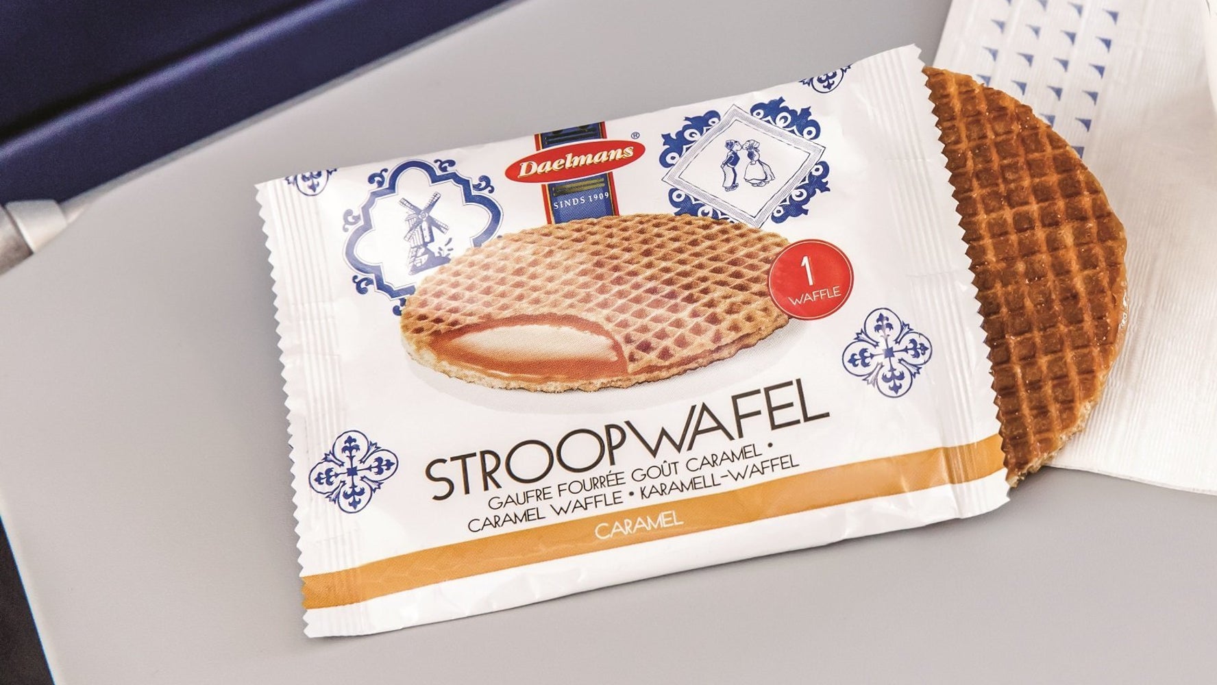 United Airlines Is Bringing Back Free Snacks, And They're COOKIES ...