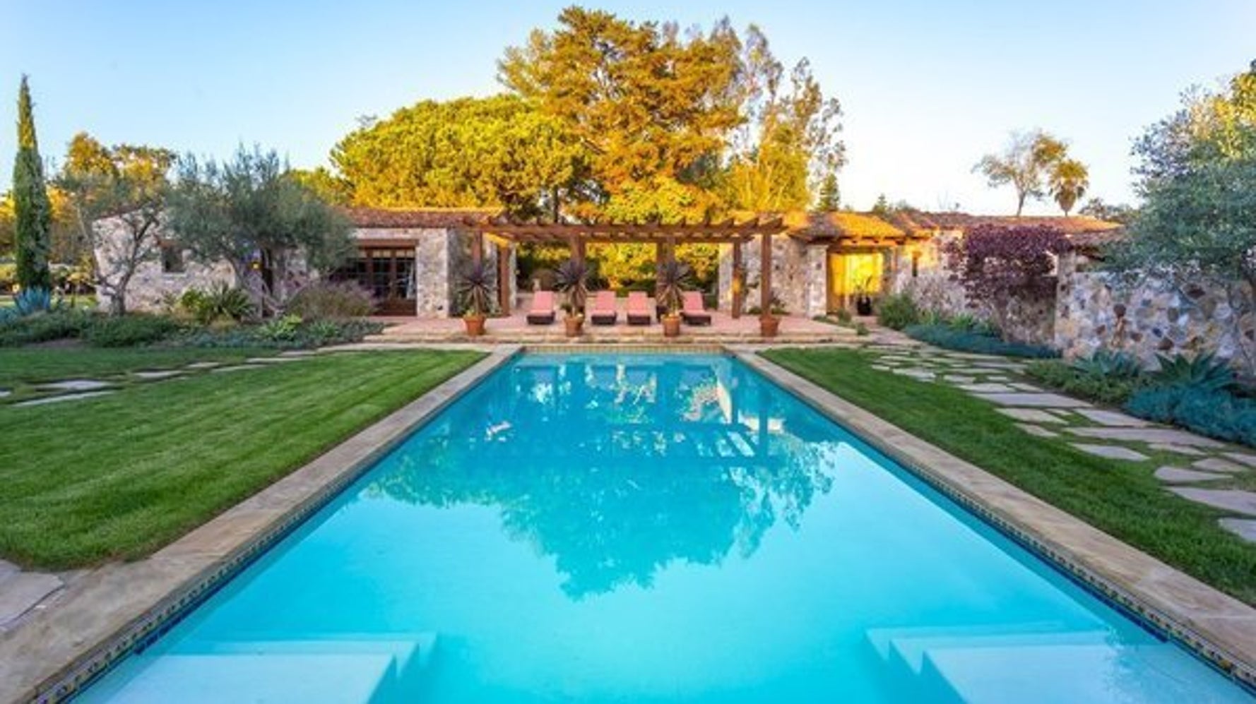 5 Stunning Pools That Have Mansions Attached | HuffPost Life