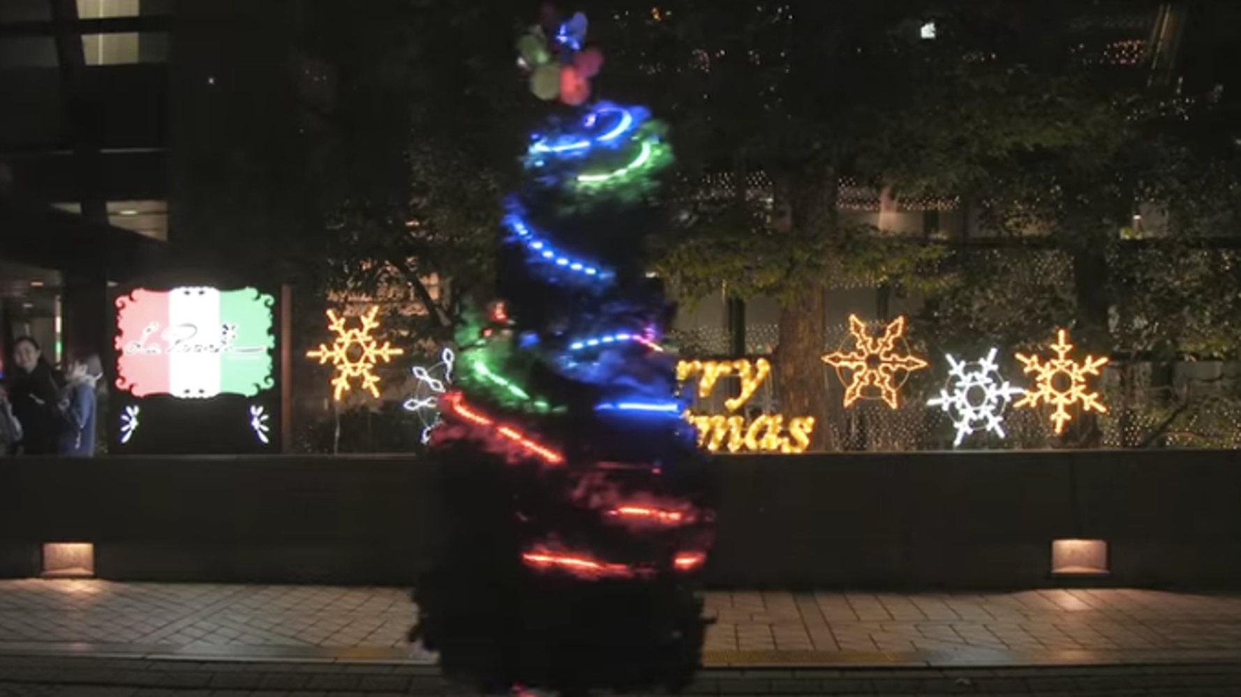 Watch This Christmas Tree Run Through The Streets Of Tokyo | HuffPost null