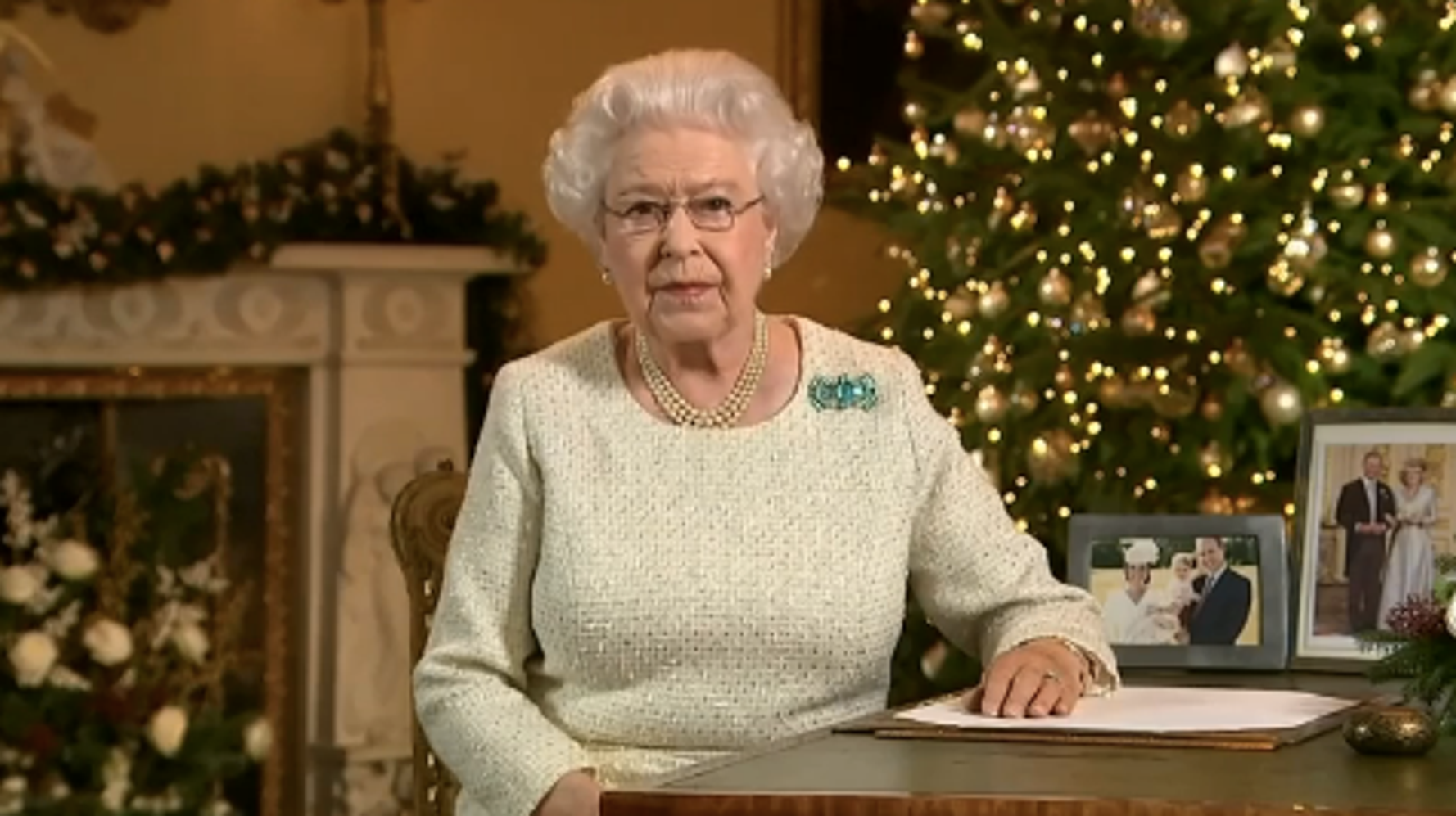 Queen Elizabeth II's Christmas Message: 'Light Shines In The Darkness ...