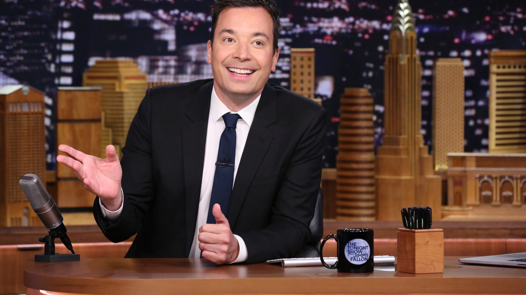 Jimmy Fallon Donates $10,000 To Flint, Asks 10 Friends To Match Him ...