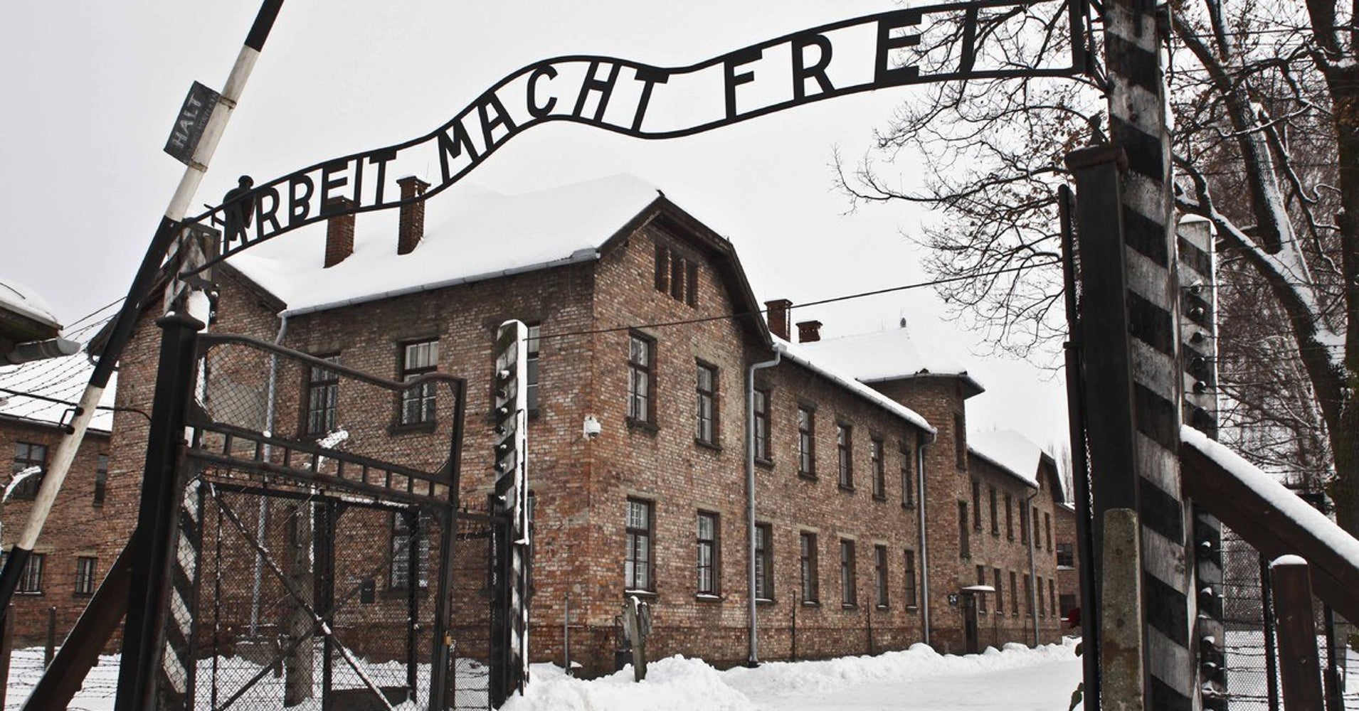 Photographer Documents The Haunting Journey To Auschwitz | HuffPost