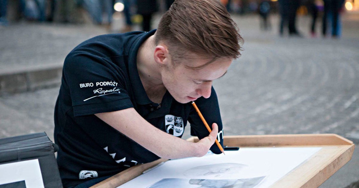 Artist Born Without Hands Draws Beautiful, Hyper-Realistic Portraits ...
