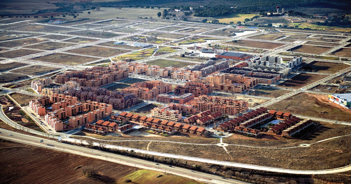 There's A Lesson In Spain's Surreal, Unfinished Cities | HuffPost The ...